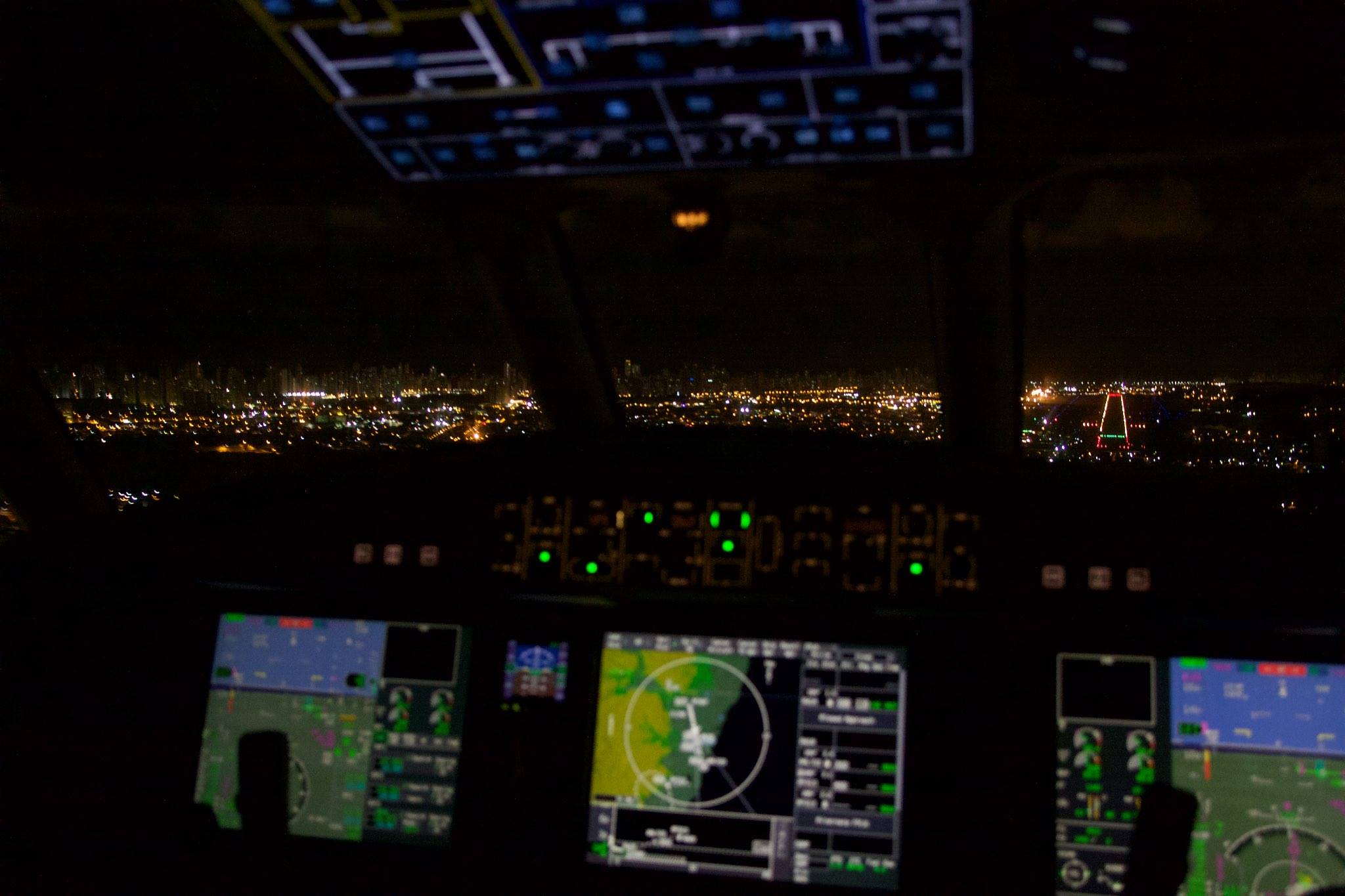 Boeing 787 Cockpit Night